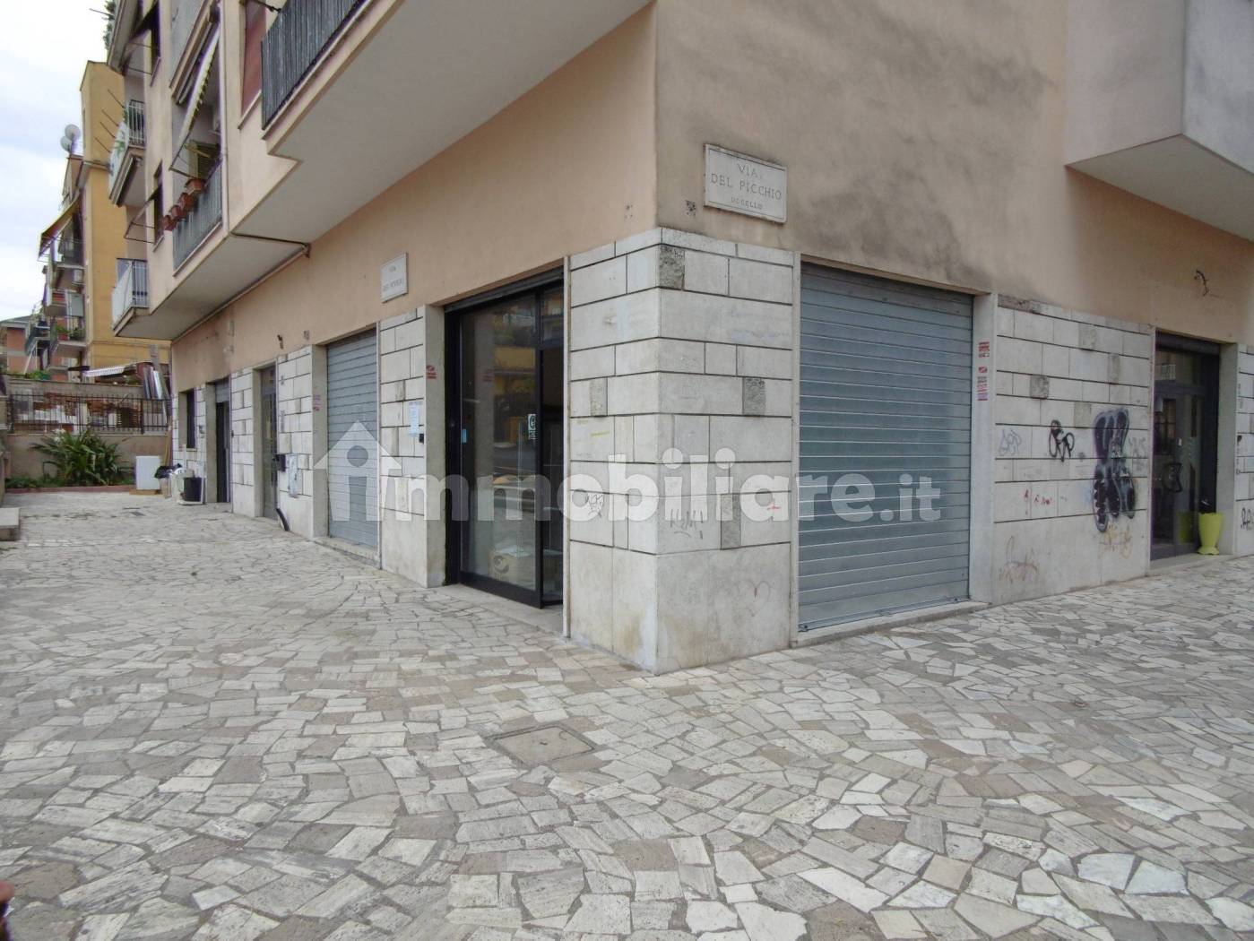 Locale commerciale in Vendita