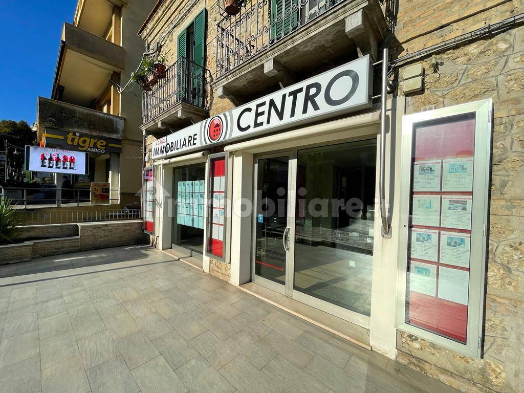 Locale commerciale in Vendita