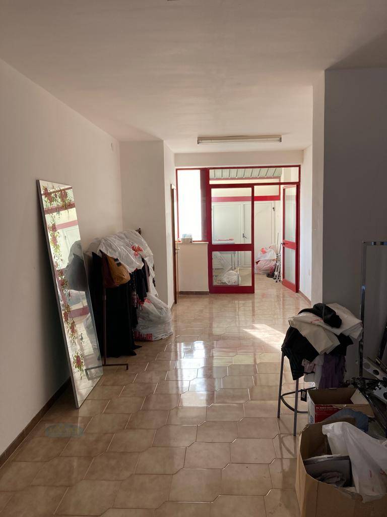 Locale commerciale in Vendita
