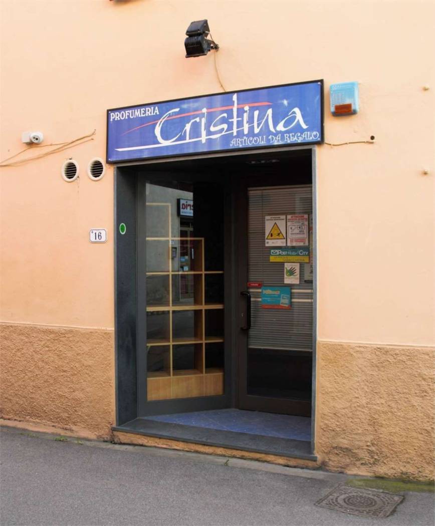 Locale commerciale in Vendita