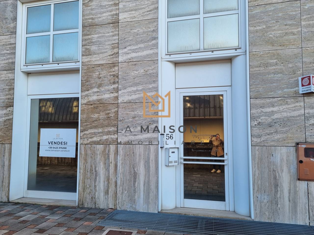 Locale commerciale in Vendita