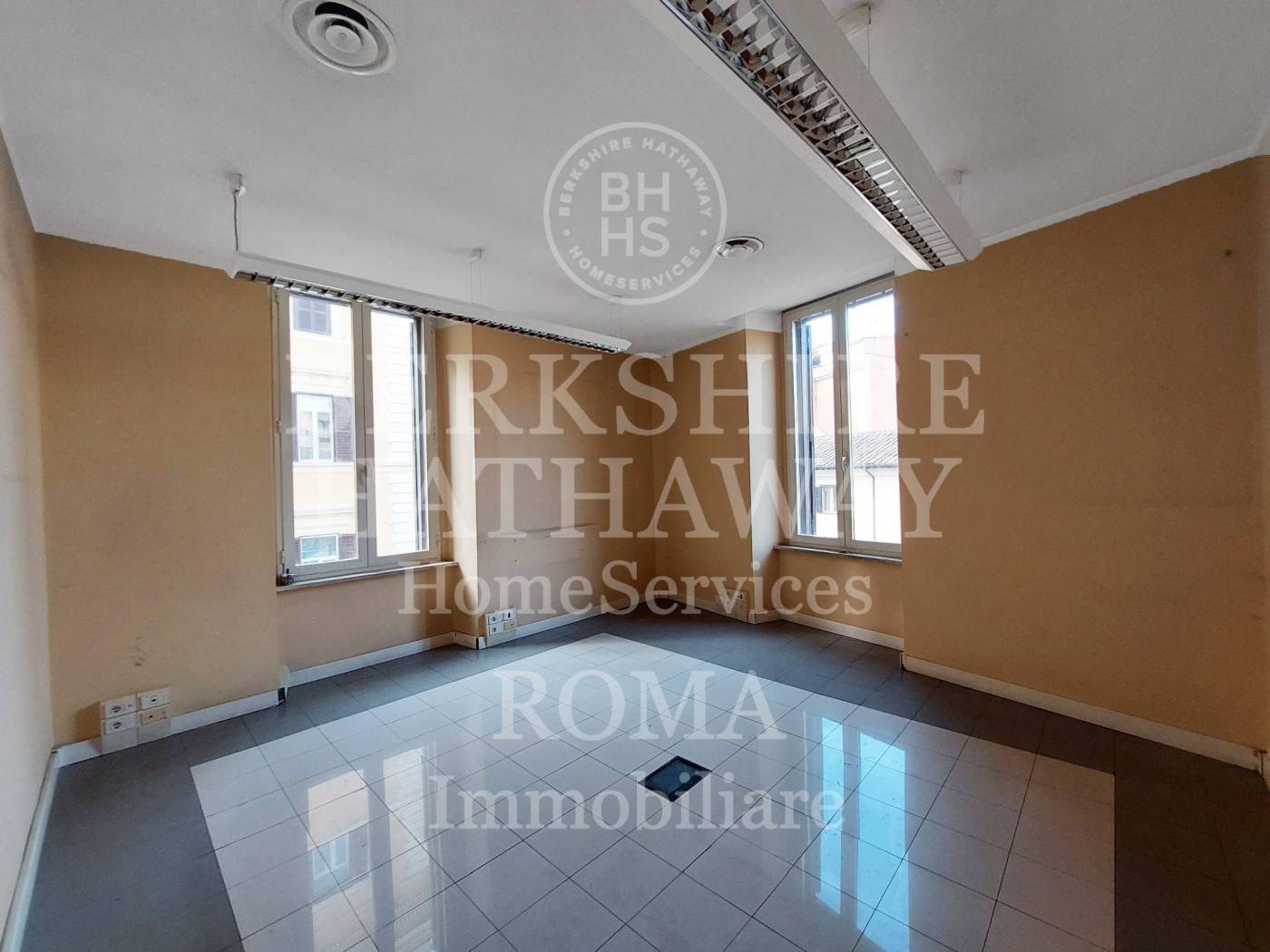 Locale commerciale in Vendita