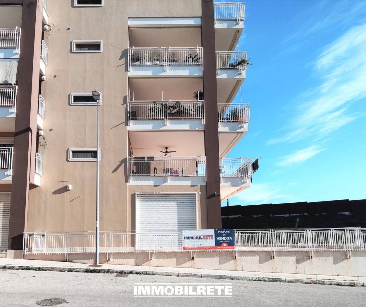 Locale commerciale in Vendita