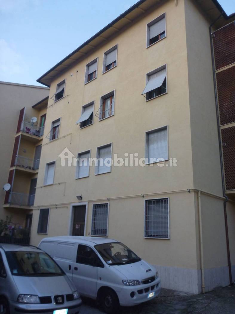 Trilocale via Erbosa 8, Pistoiese - Borgonovo, Prato