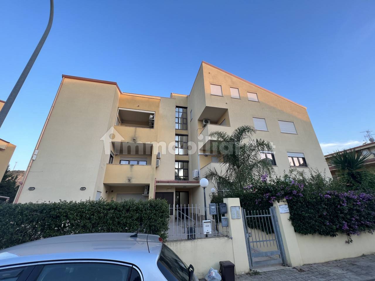 Quadrilocale Contrada Marinella, Pizzo