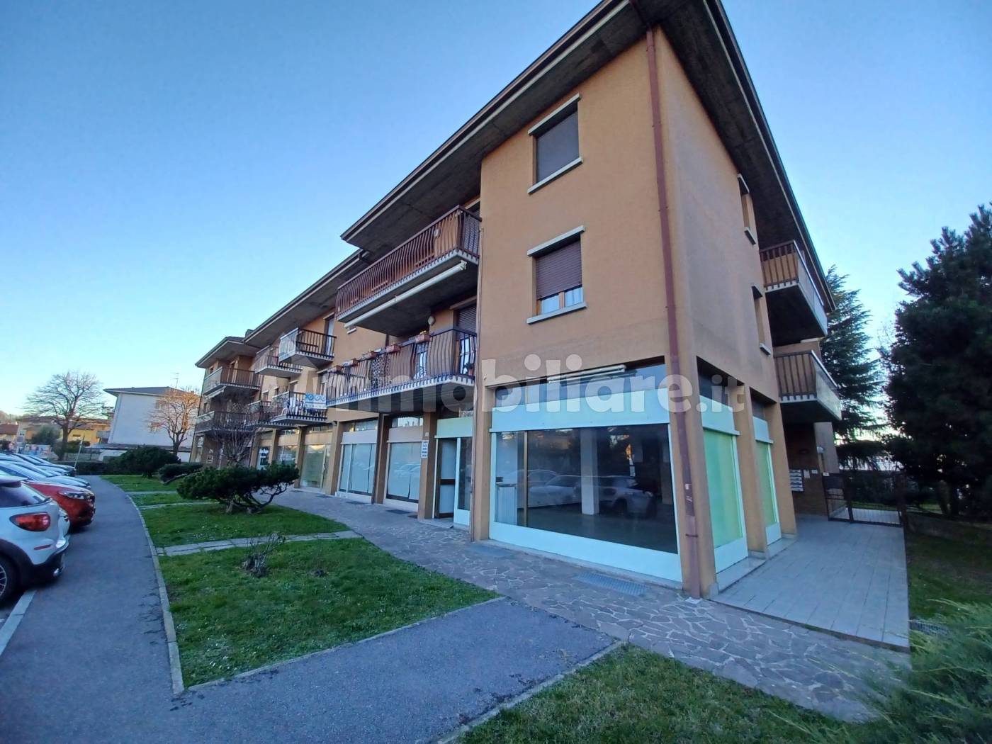 Locale commerciale in Vendita