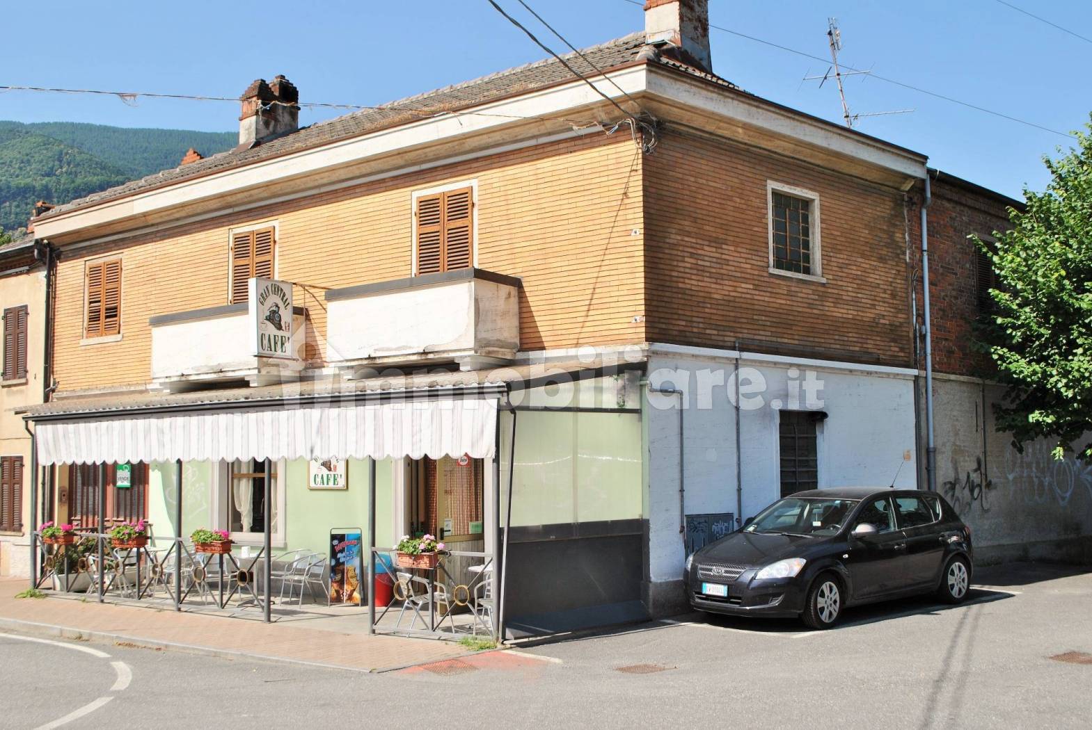 Locale commerciale in Vendita