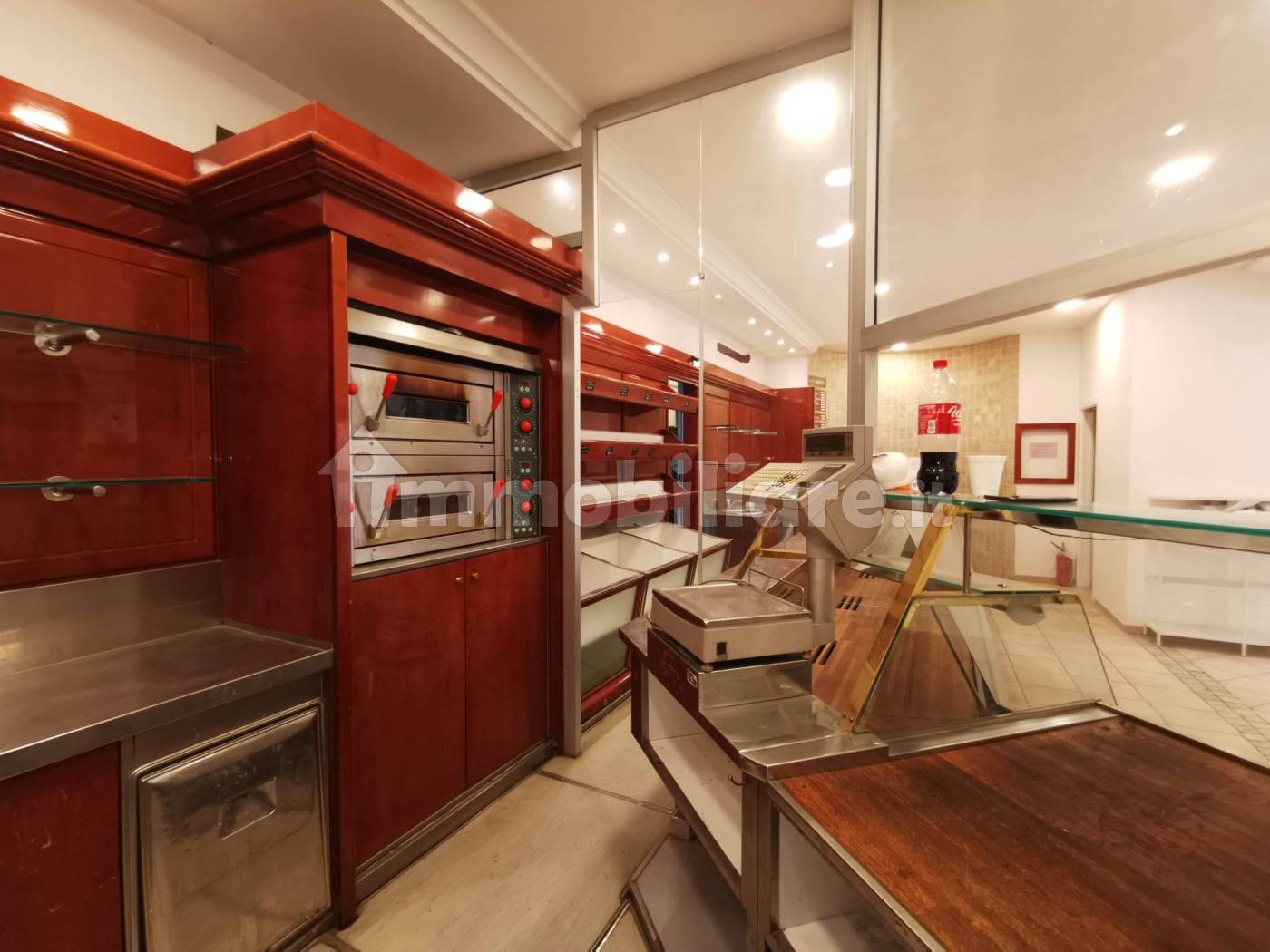 Locale commerciale con laboratorio in Vendita