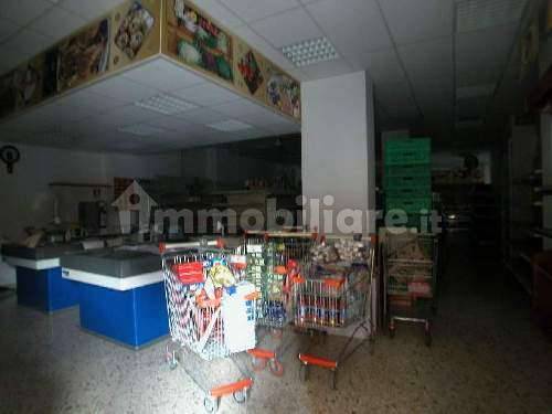 Locale commerciale in Vendita