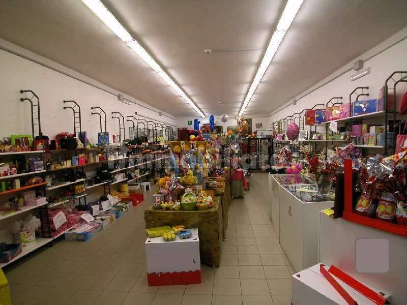 Locale commerciale in Vendita