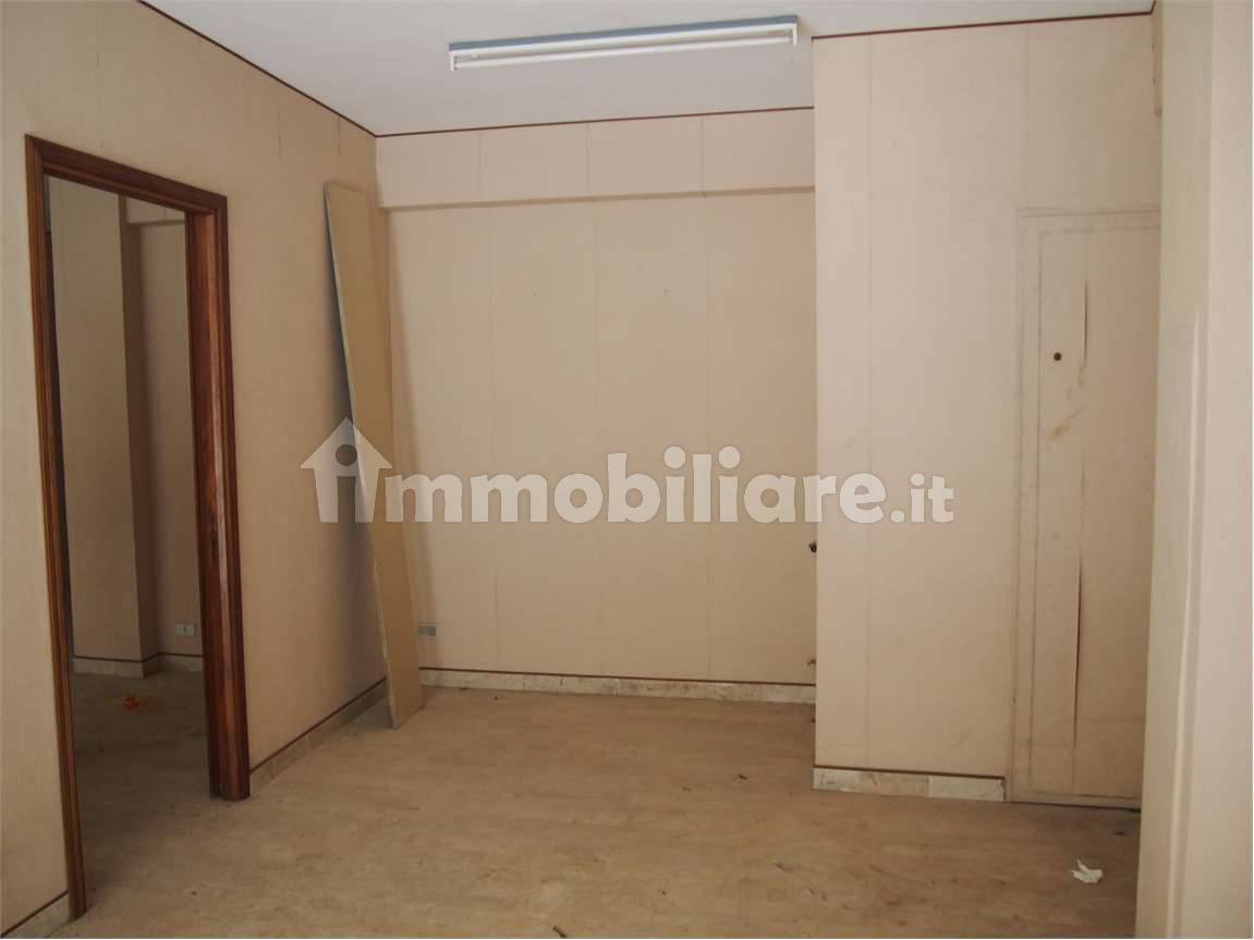 Locale commerciale in Vendita