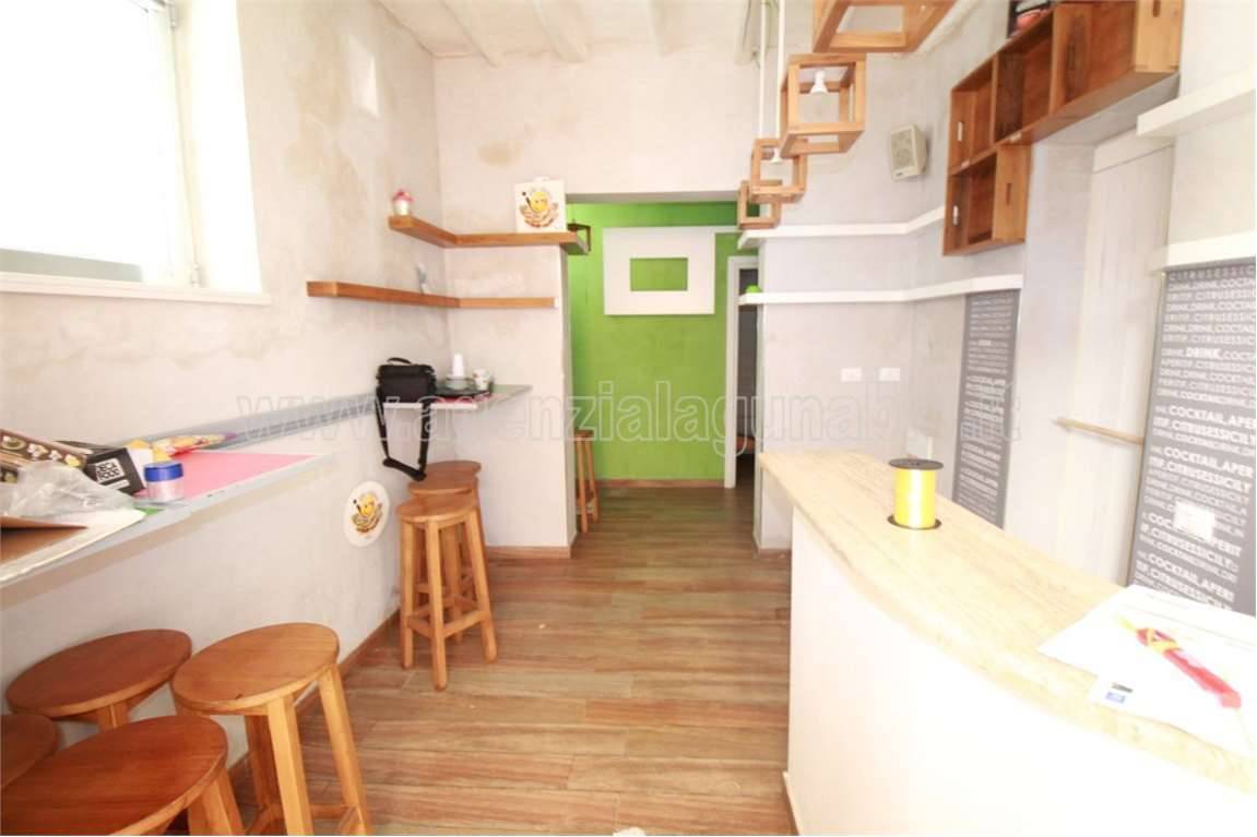 Locale commerciale in Vendita