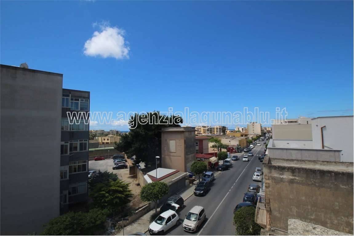 Locale commerciale in Vendita