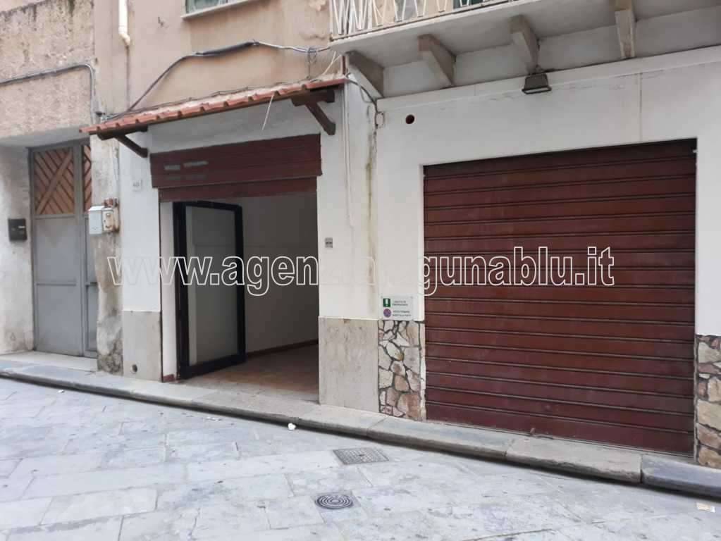 Locale commerciale in Vendita