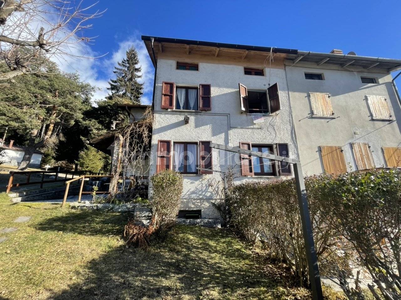 Trilocale frazione Poira, Civo