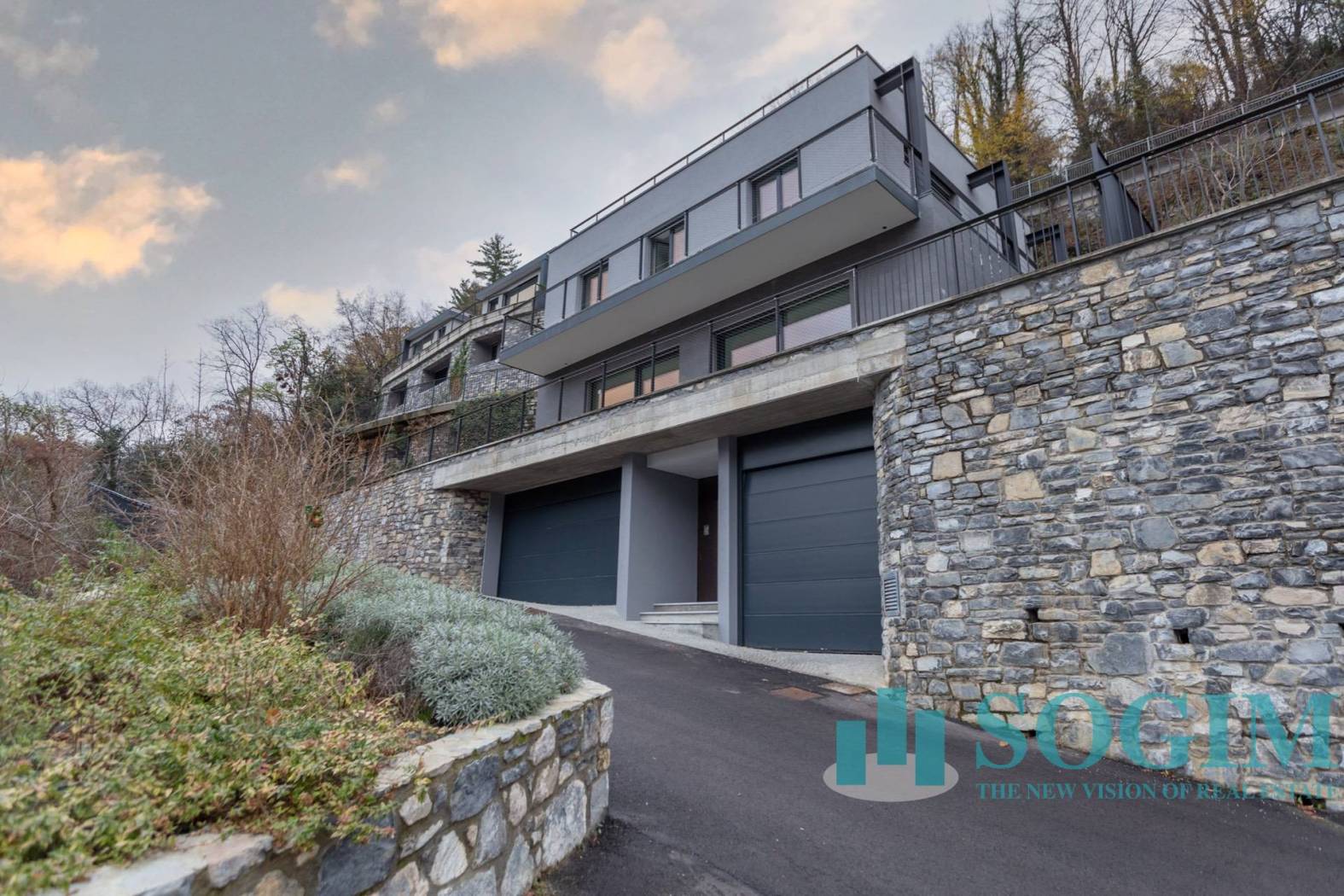 Villa plurifamiliare via Cesare Poggi 125, Centro, Torno