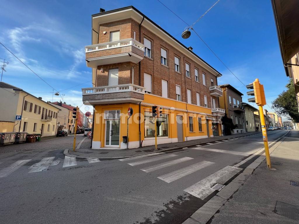 Locale commerciale in Vendita