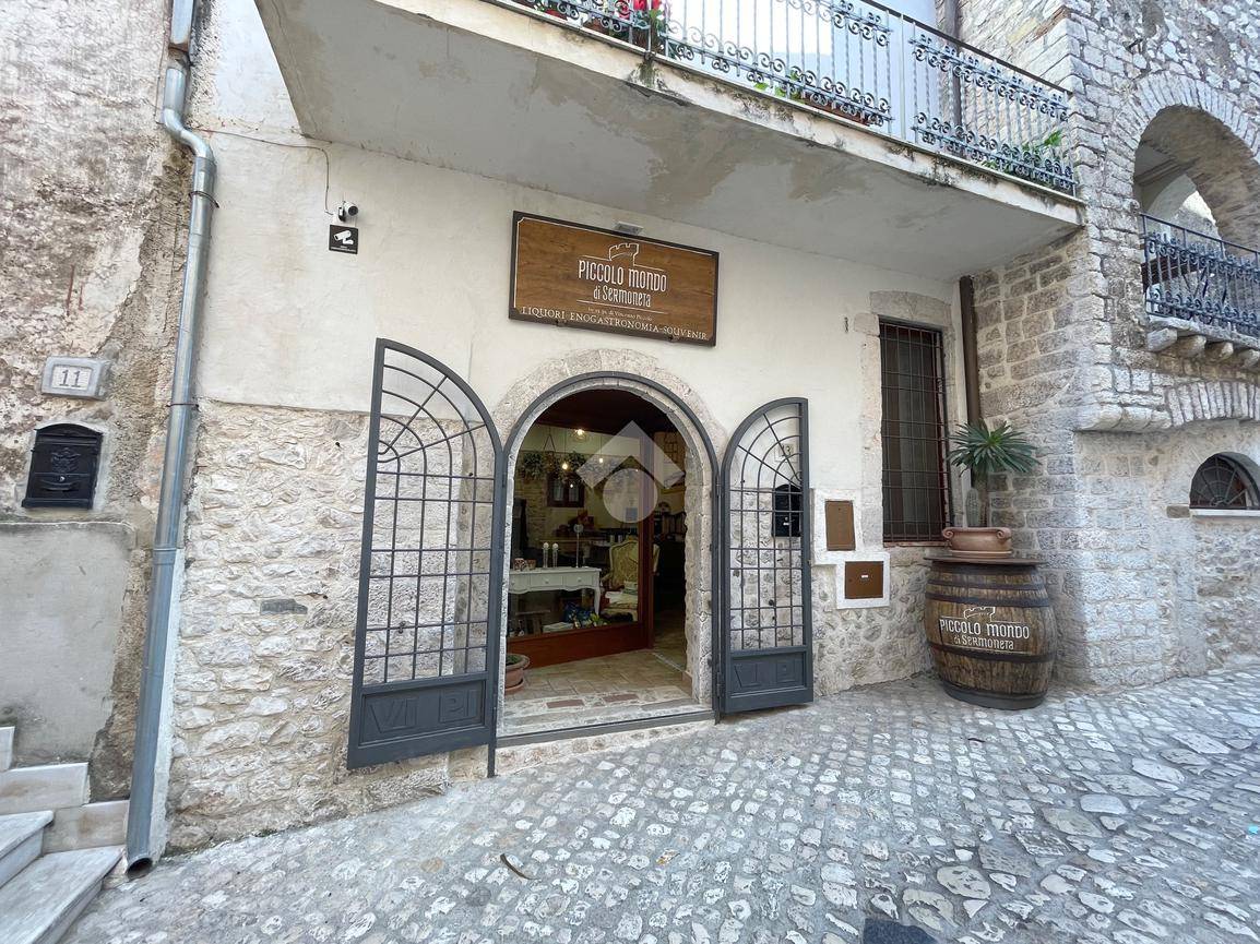 Locale commerciale in Vendita