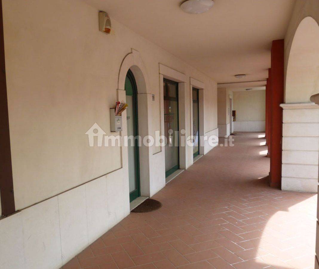 Locale commerciale in Vendita