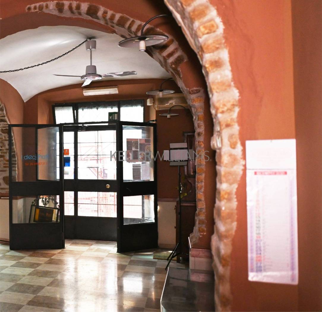 Locale commerciale in Vendita