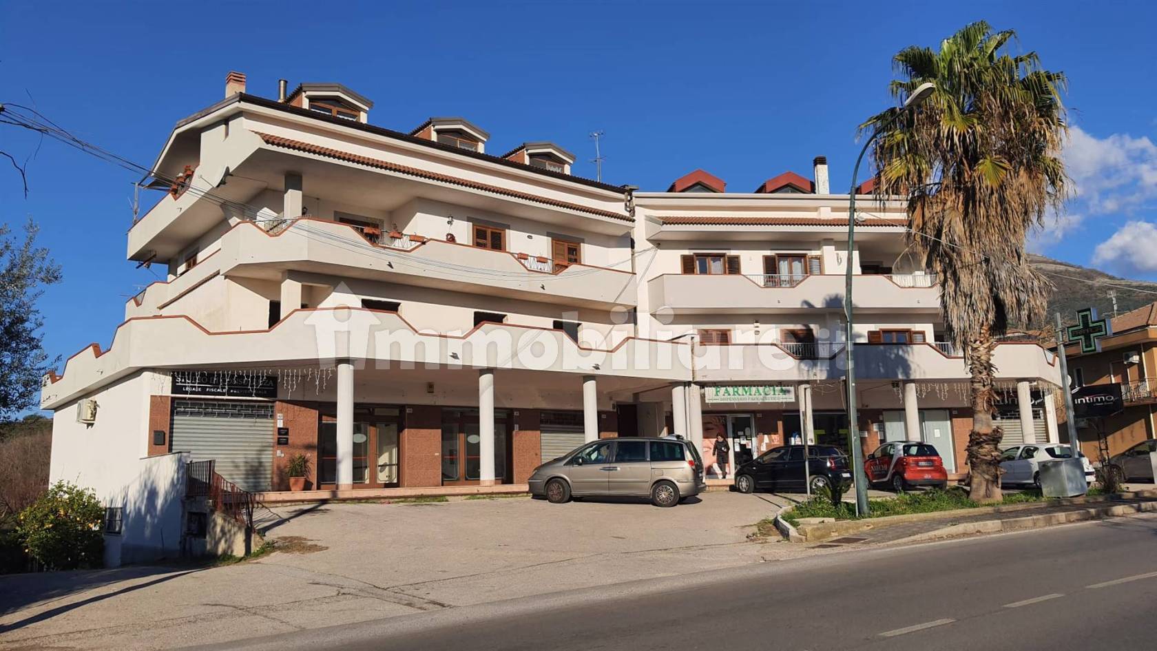 Locale commerciale in Vendita