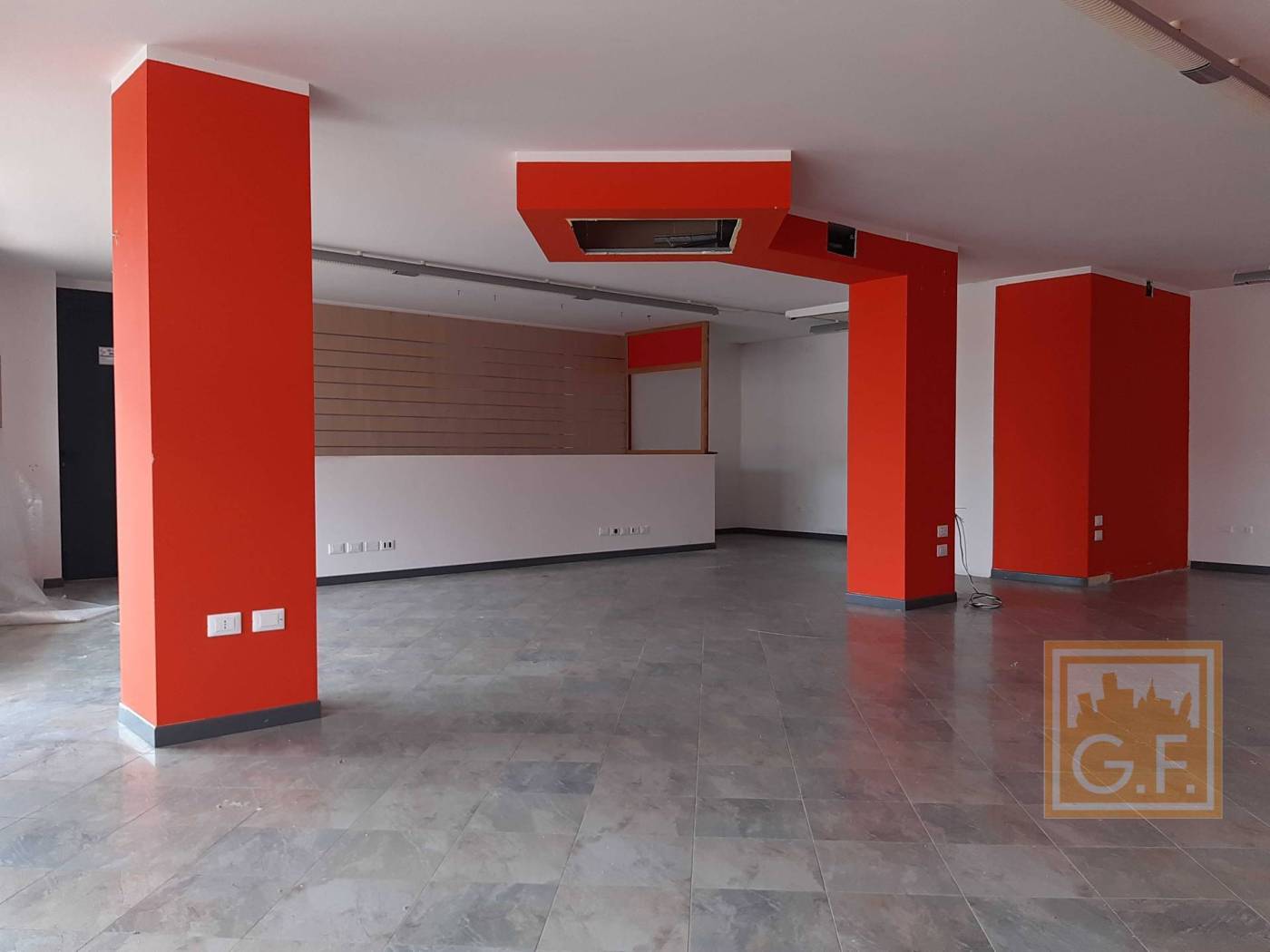 Locale commerciale in Vendita