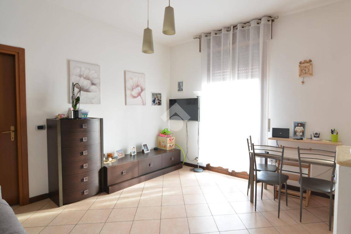 Bilocale via Cesare Battisti 21, Ronco Briantino