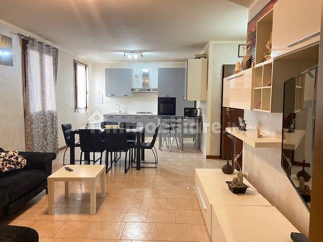 Trilocale ottimo stato, primo piano, Centro, Viadana