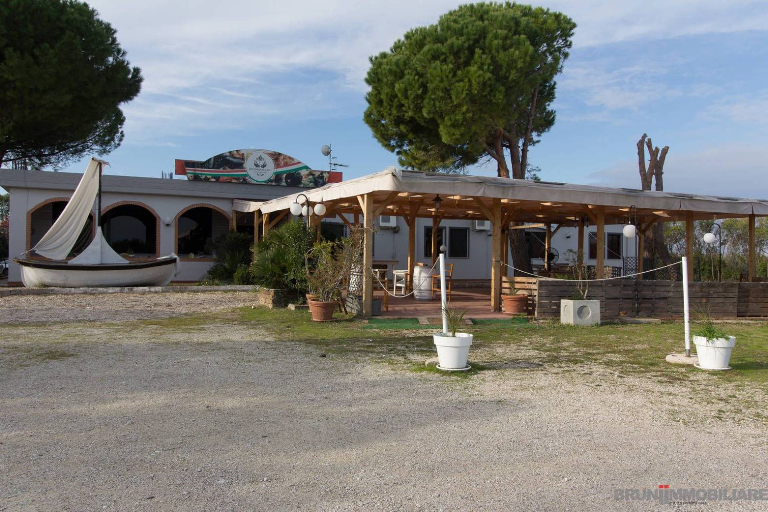 Locale commerciale in Vendita