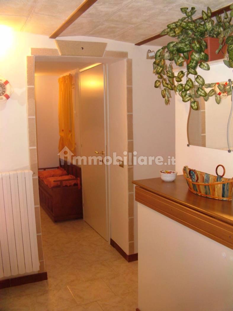 Trilocale via Regina Elena 72, Borgo, Taranto