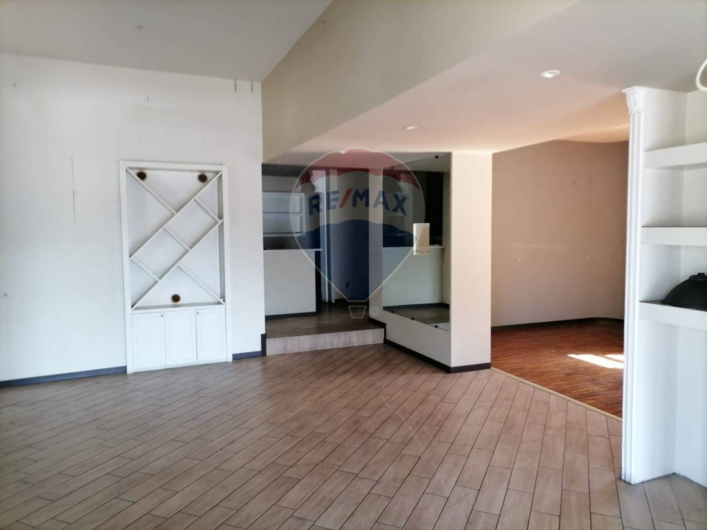 Locale commerciale in Vendita