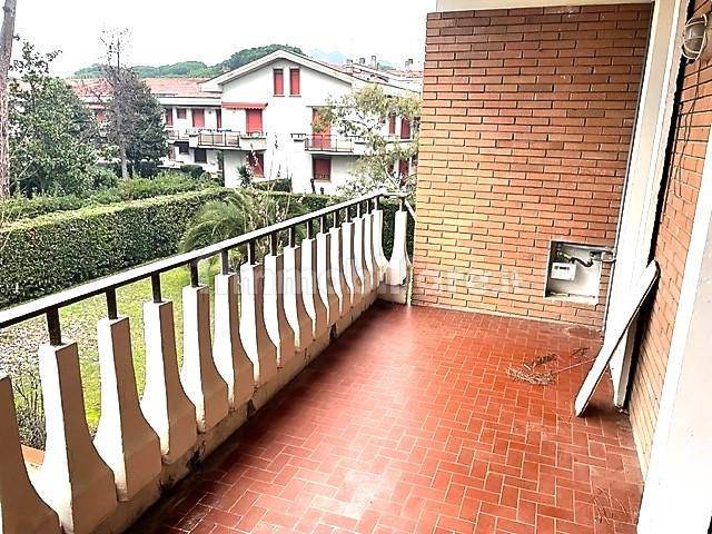 Appartamento da ristrutturare, primo piano, Marina di Massa Centro, Massa