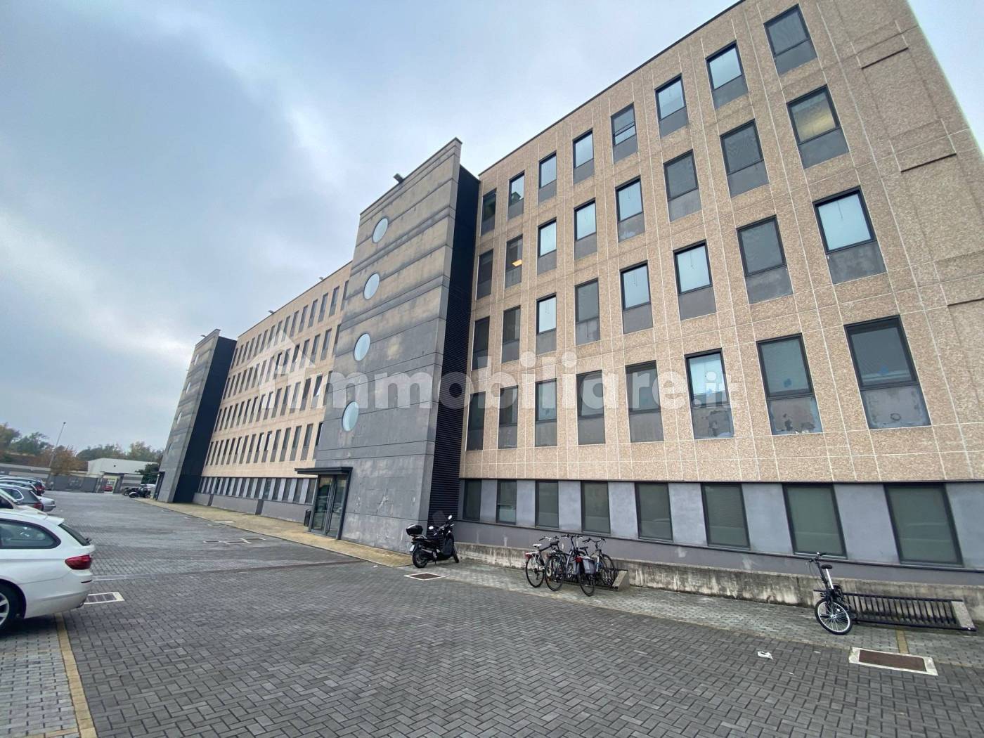 Locale commerciale in Vendita