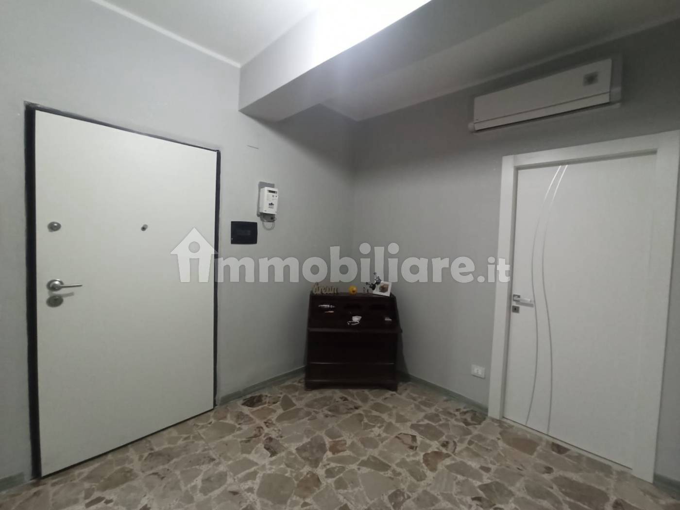 Quadrilocale viale Crotone 9, Catanzaro Lido, Catanzaro