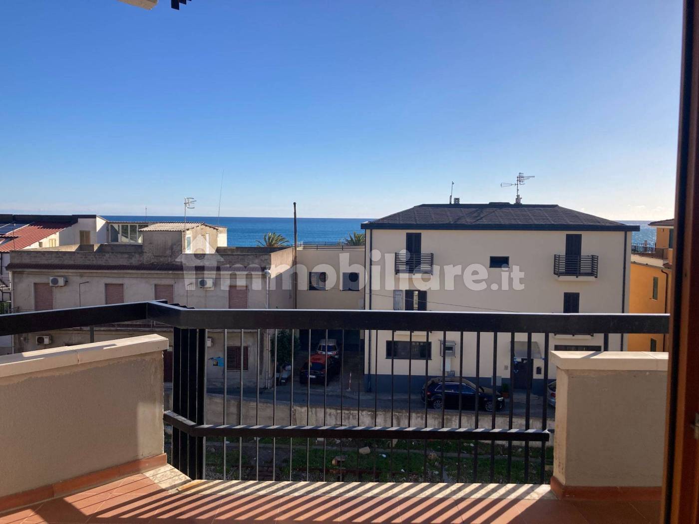 Trilocale via Cristoforo Colombo 103, Bianco