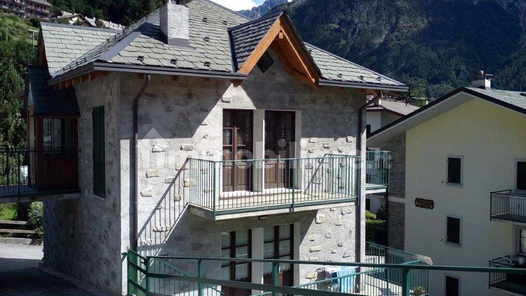Trilocale Contrada Sasso, Centro, Chiesa in Valmalenco