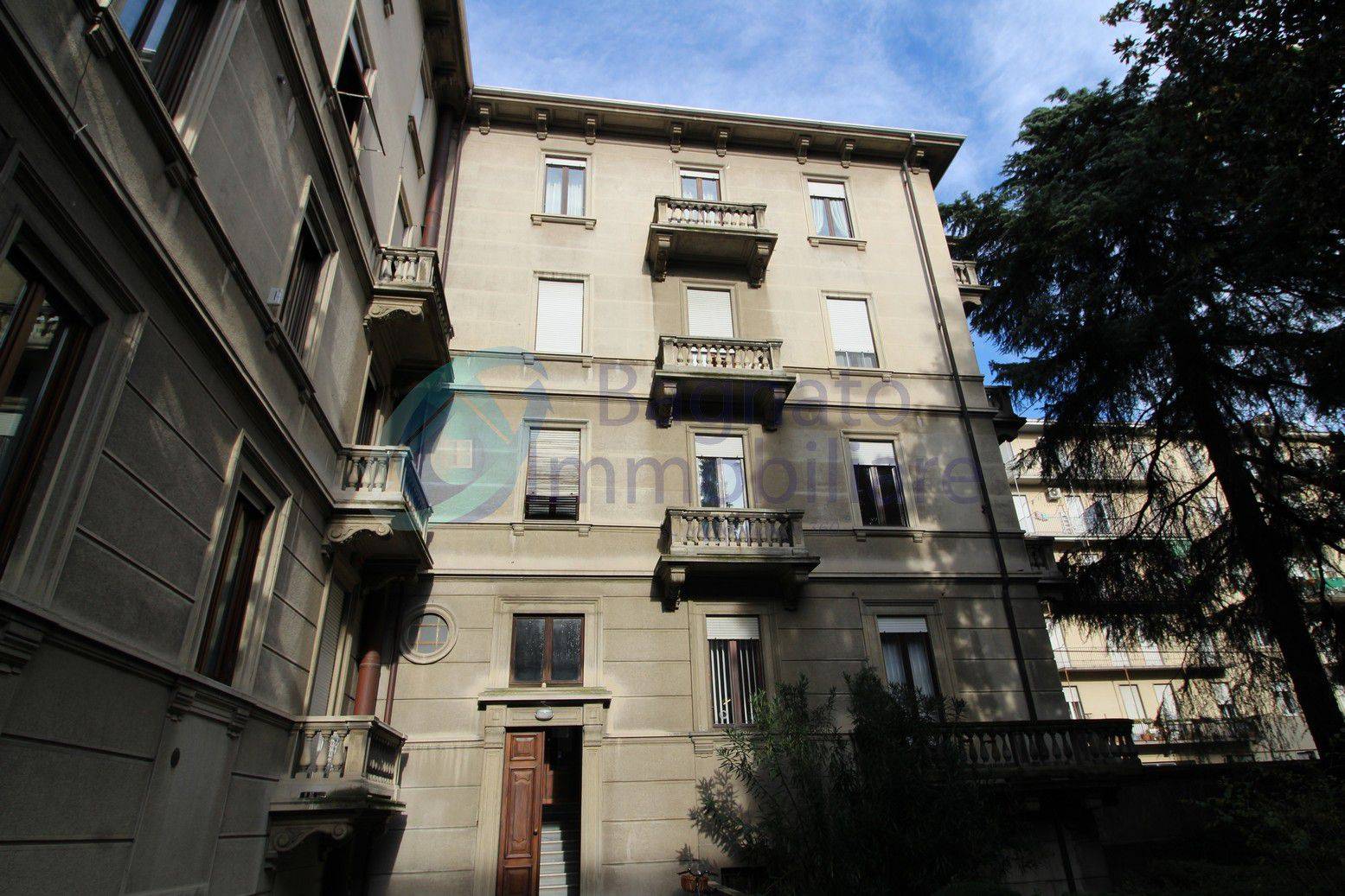 Trilocale via Santorre Santarosa 4, San Martino, Novara