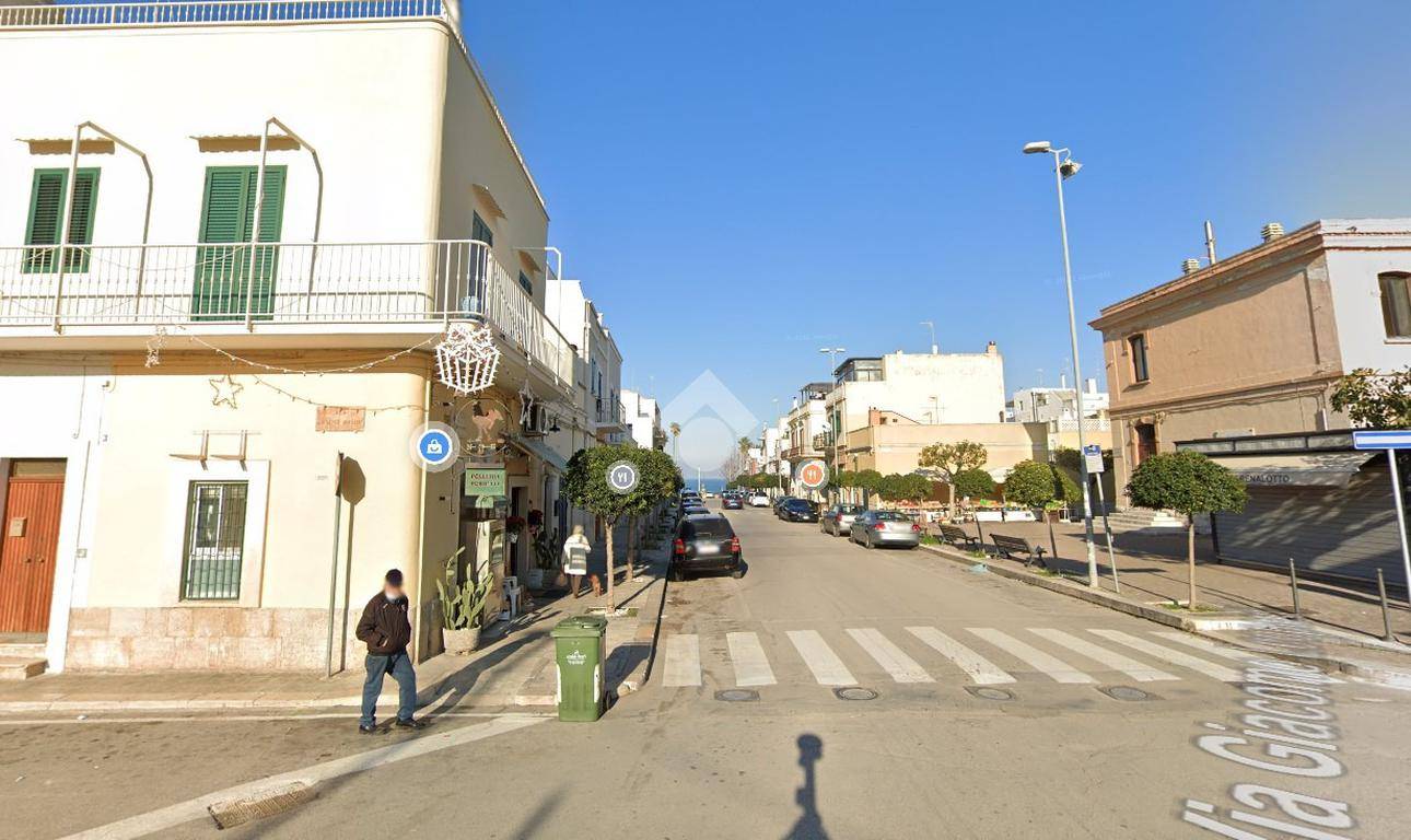 Locale commerciale in Vendita