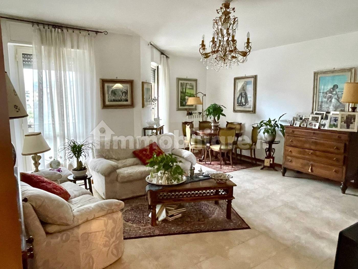 Trilocale via dei Battellieri, Orte