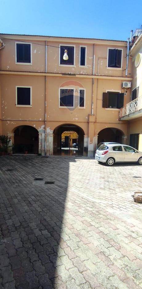 Locale commerciale in Vendita