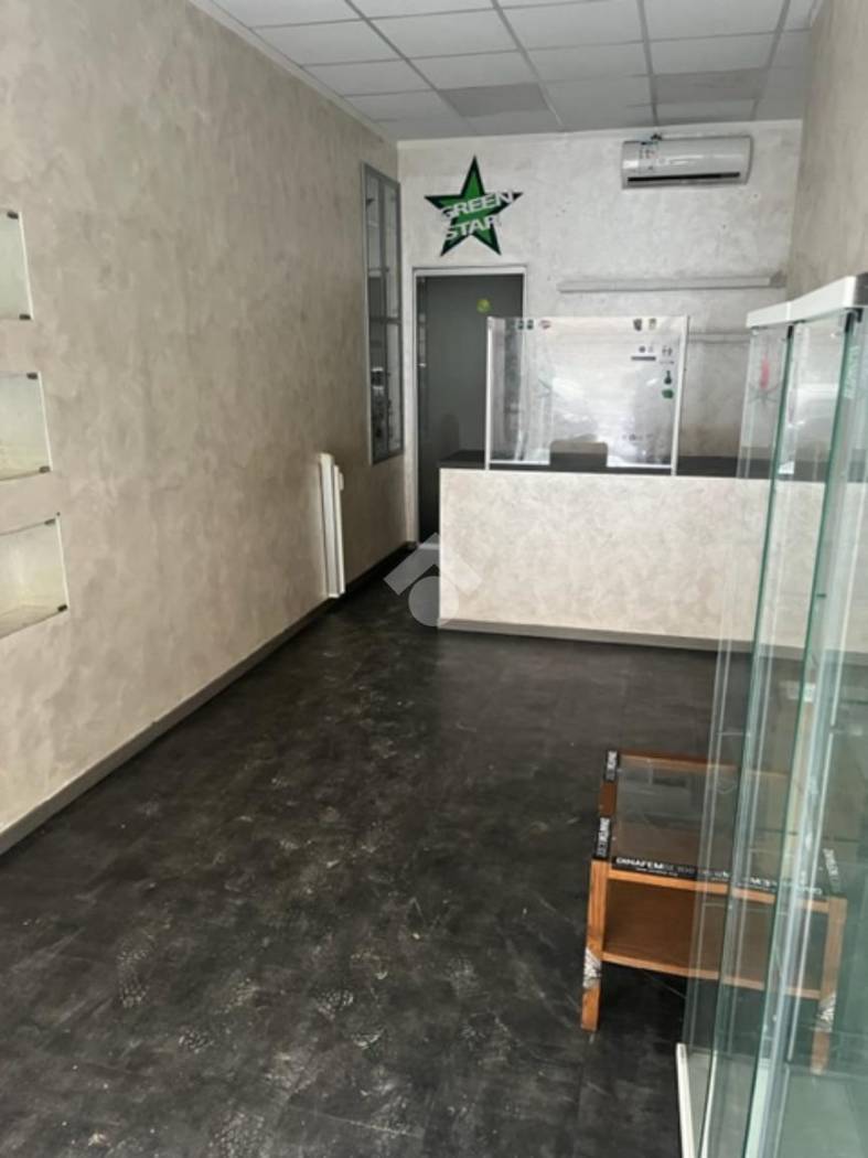 Locale commerciale in Vendita