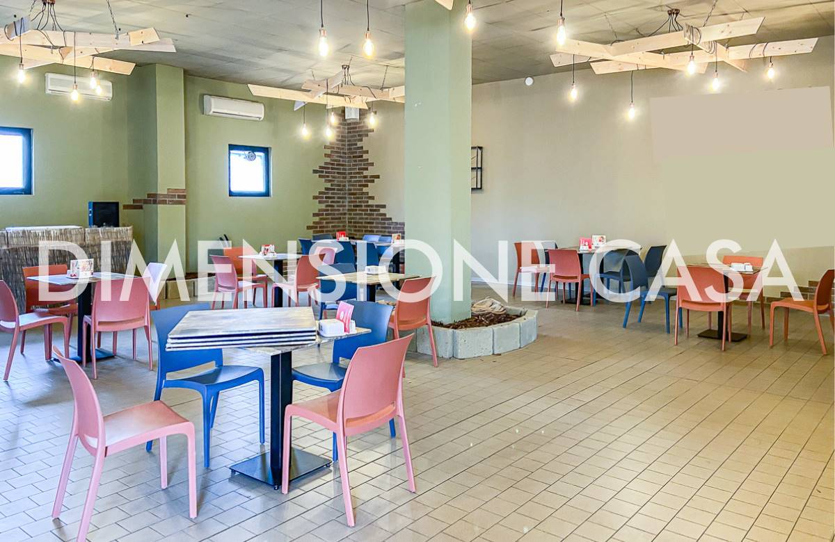 Locale commerciale in Vendita