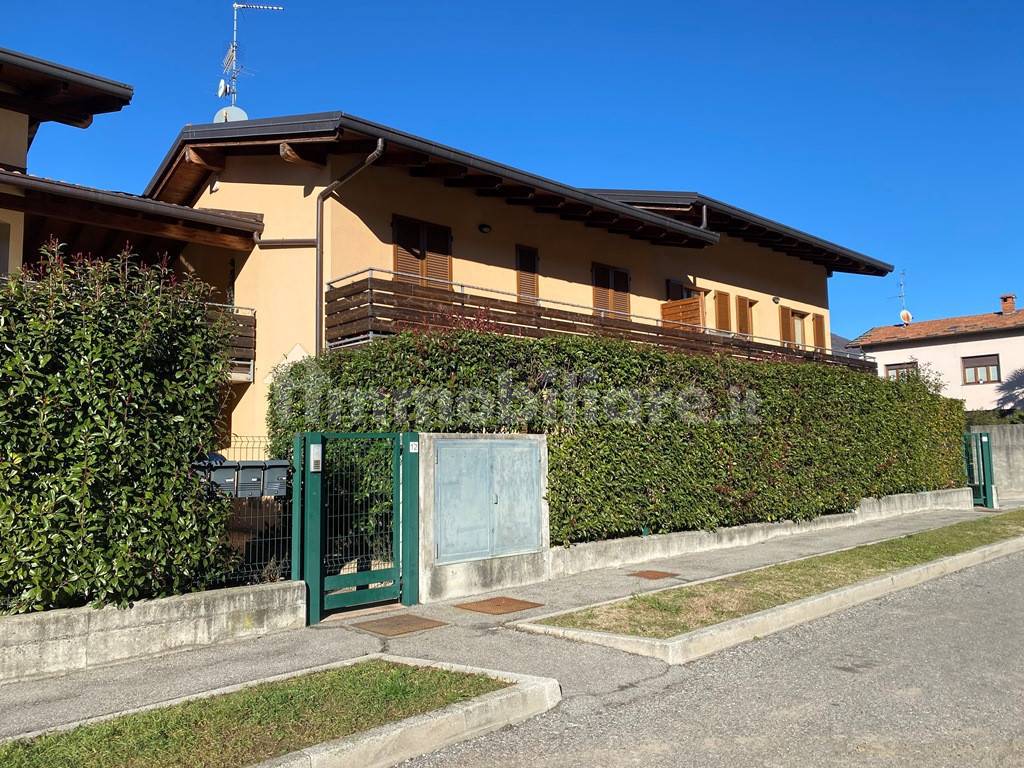 Trilocale via Vittorio Veneto 47, Canzo