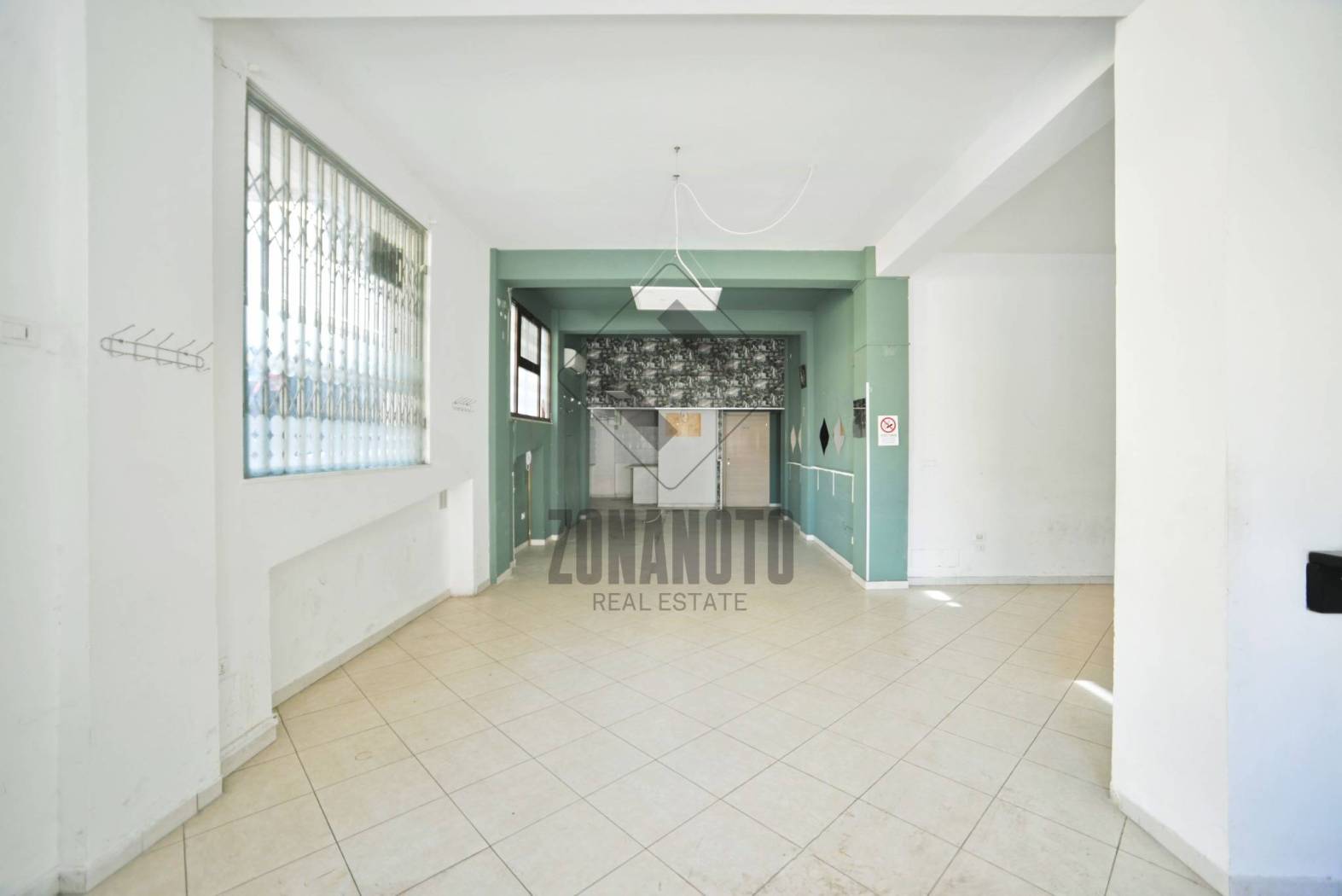 Locale commerciale in Vendita