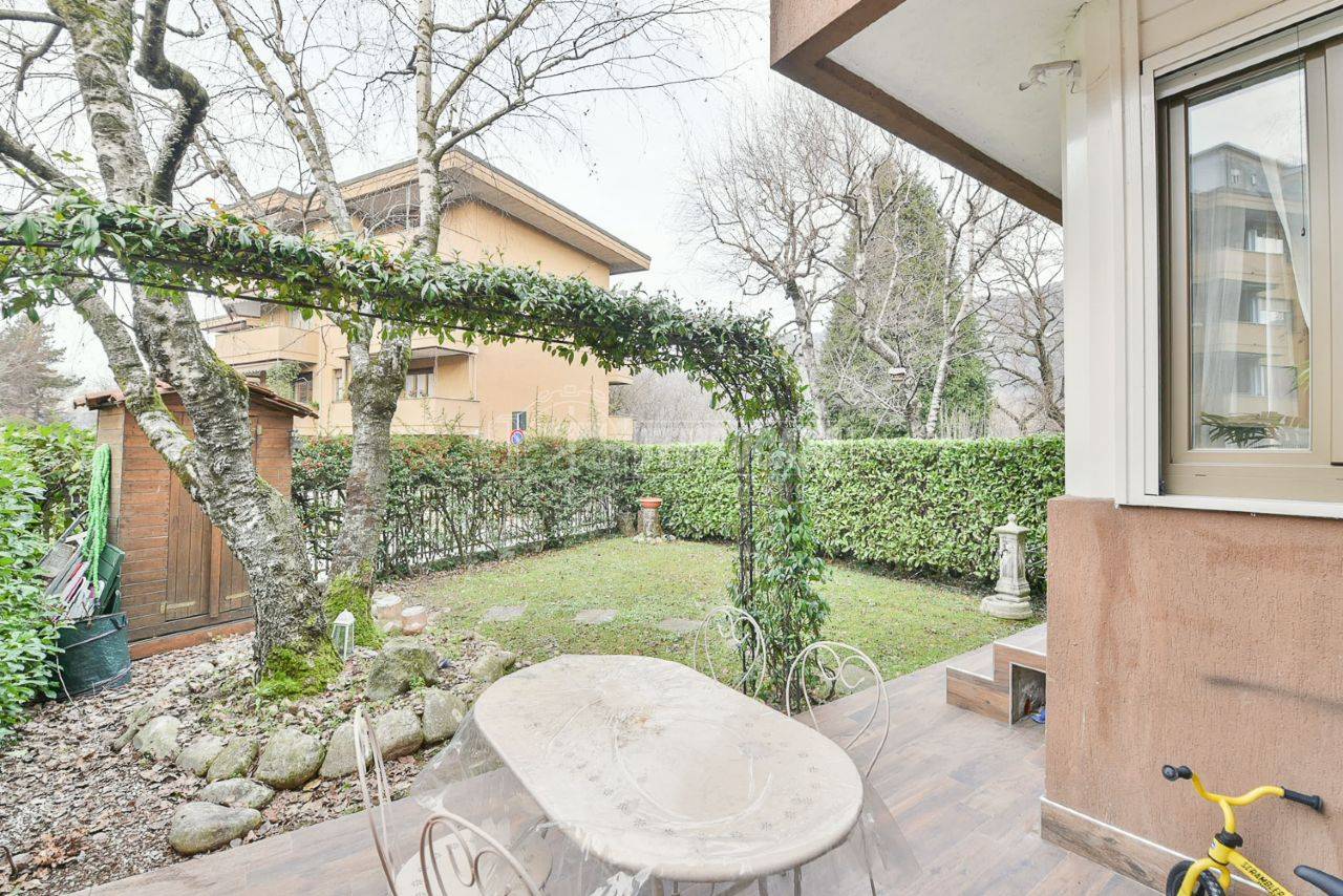 Trilocale via Pratobello 158, Lipomo