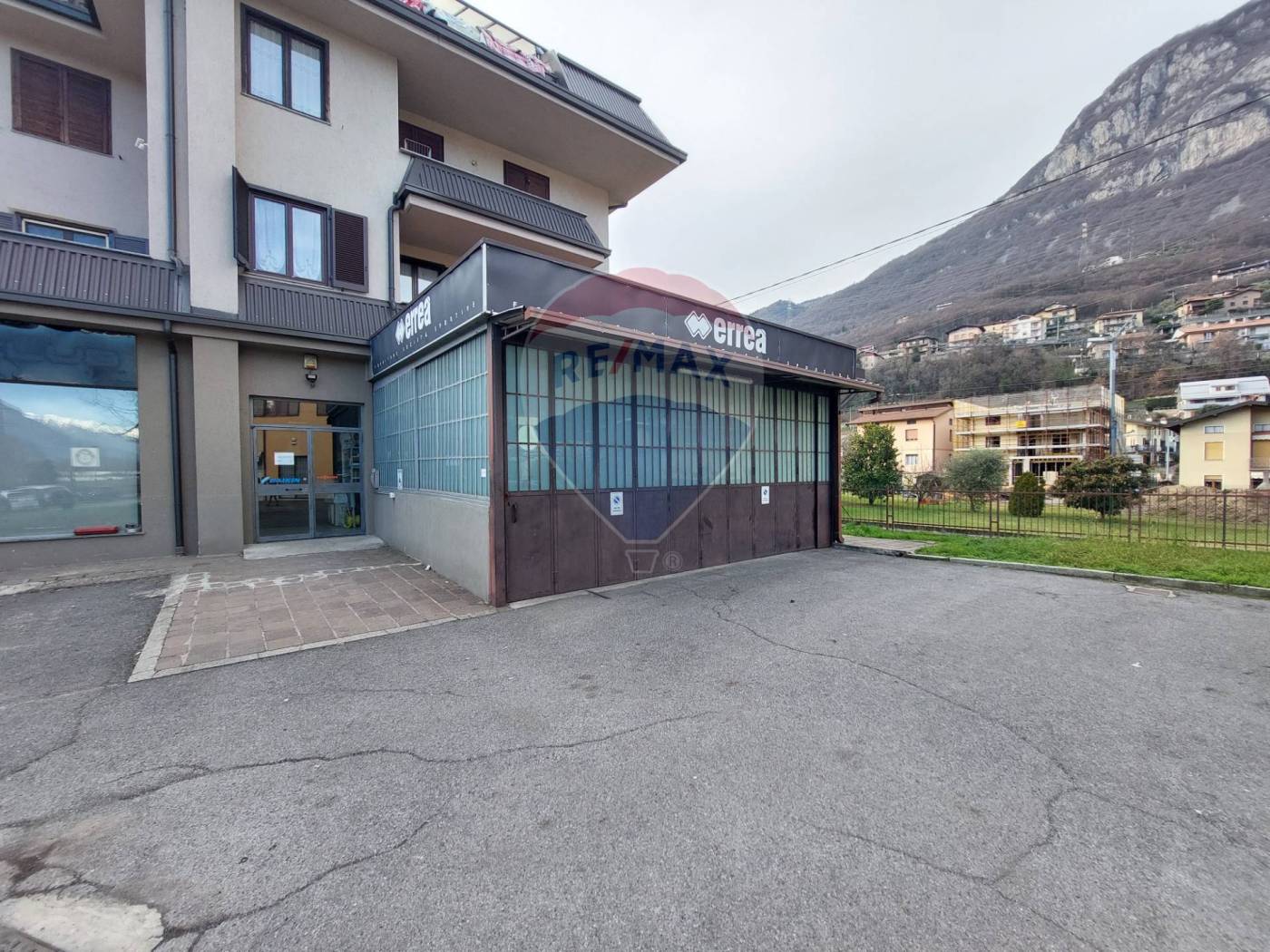 Locale commerciale in Vendita