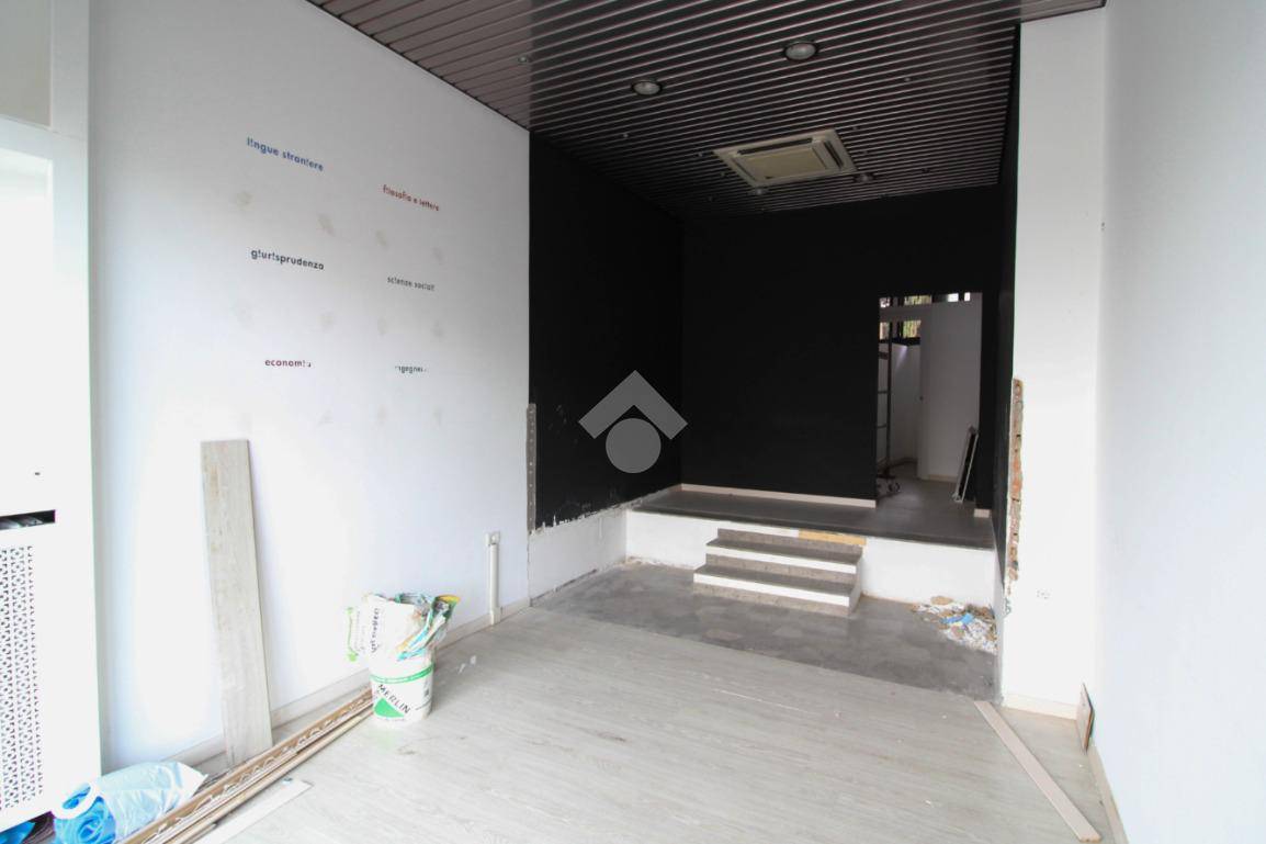 Locale commerciale in Vendita