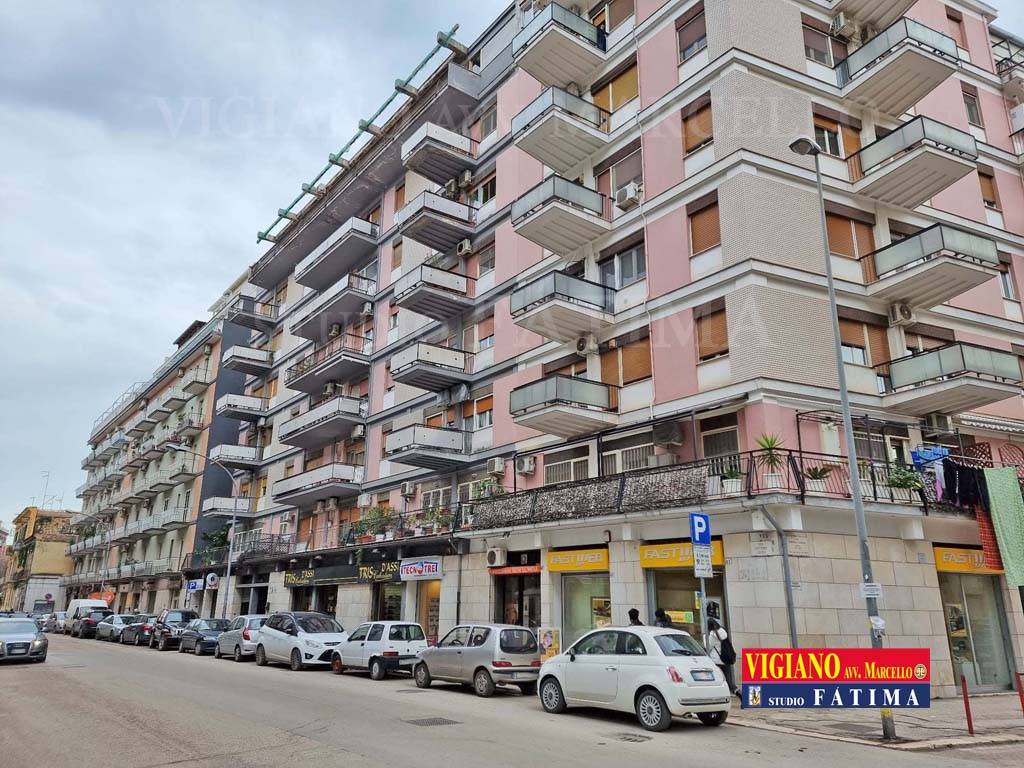 Locale commerciale in Vendita