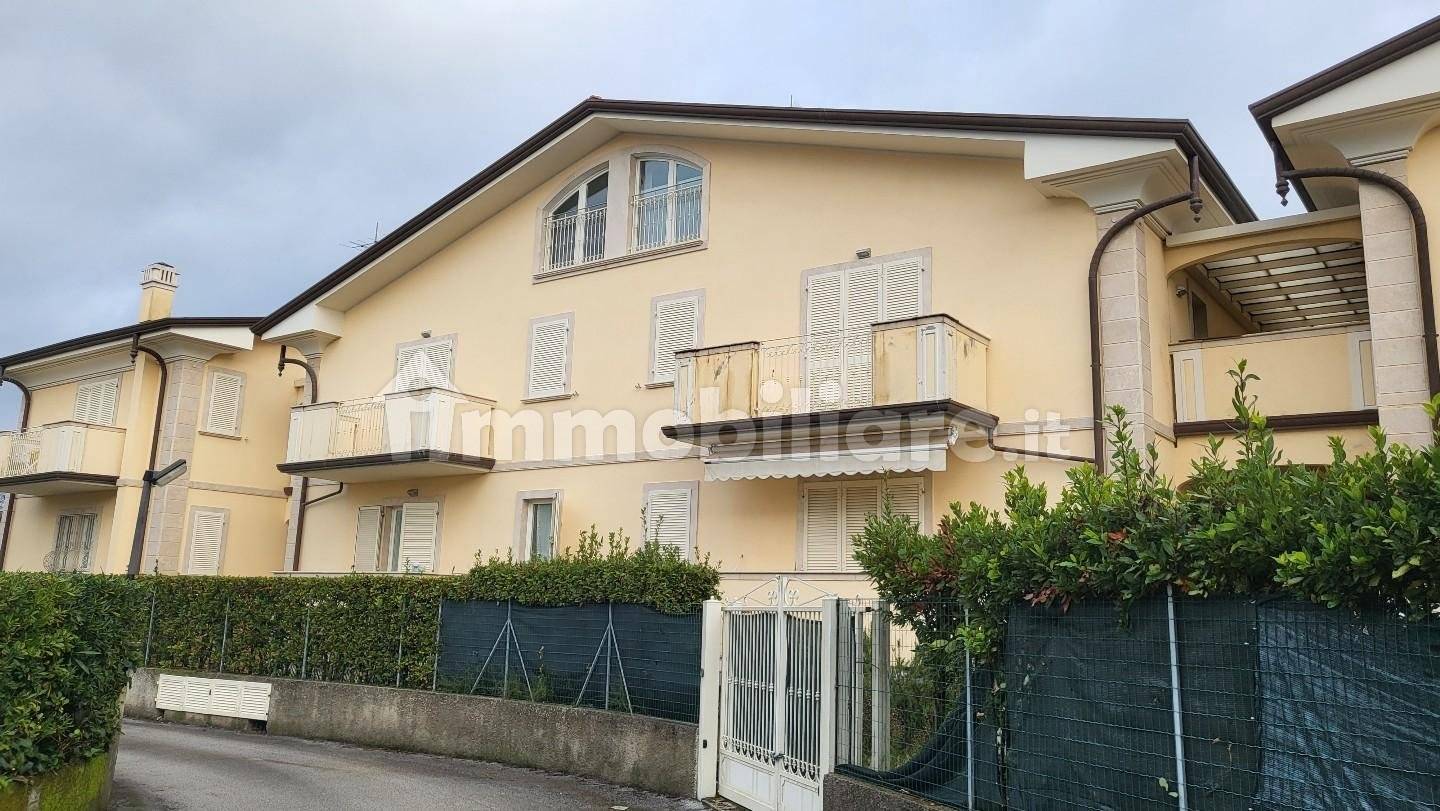 Trilocale via Lungofrigido di Levante, Marina di Massa Centro, Massa