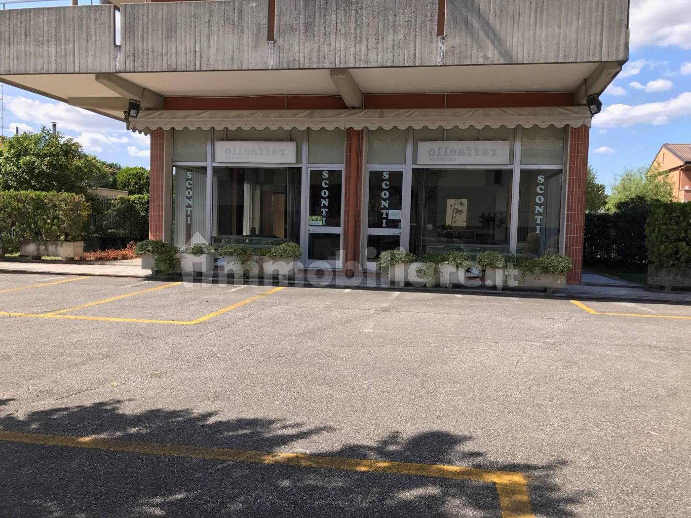 Locale commerciale in Vendita